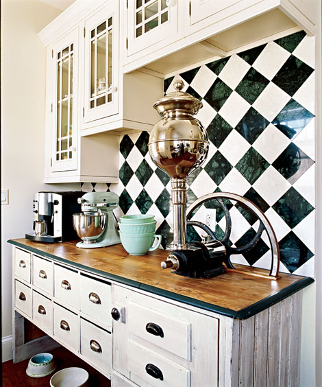 English Diamond Pattern Kitchen Design - Panda's House