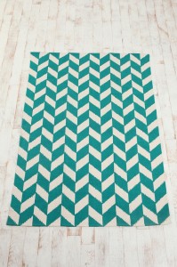 turquoisewhite-pattern-rug - Panda's House