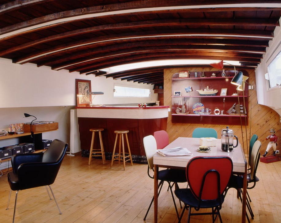 Retro Cool Boathouse - Panda's House