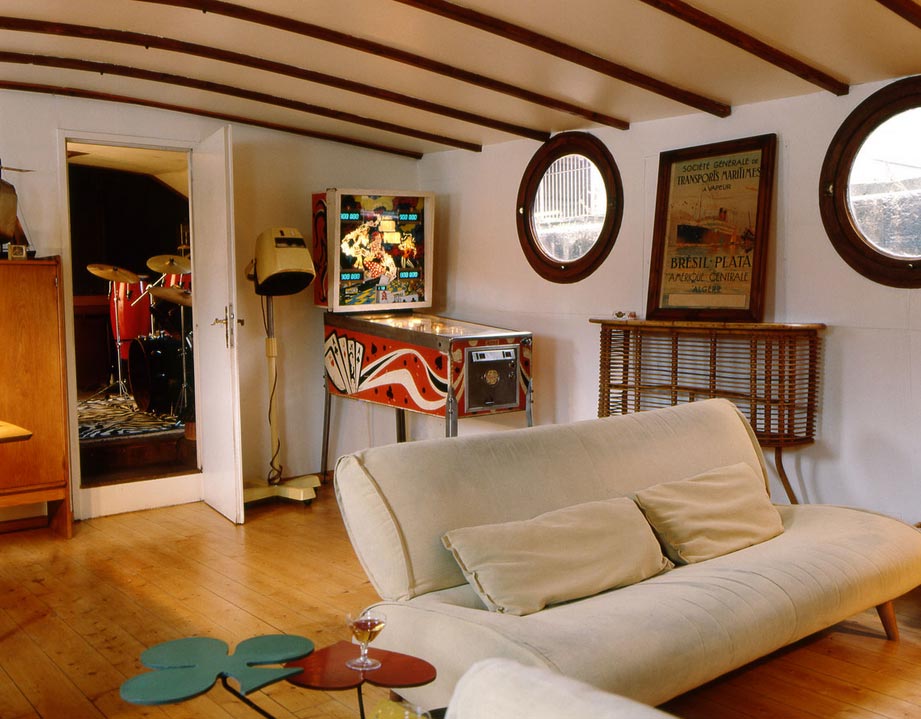 Retro Cool Boathouse - Panda's House