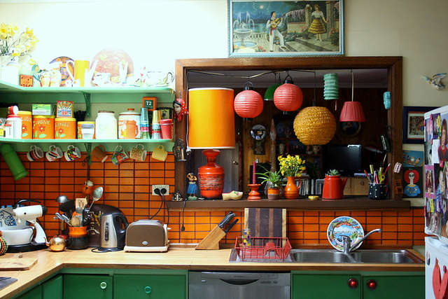 Red and Green Retro Kitchen - Panda's House