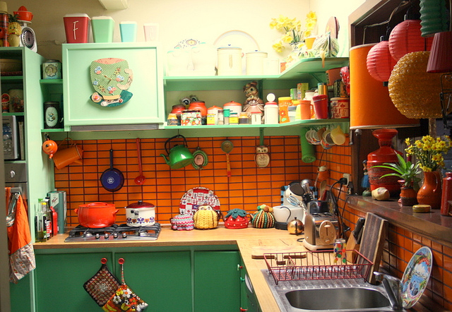 Red and Green Retro Kitchen - Panda's House