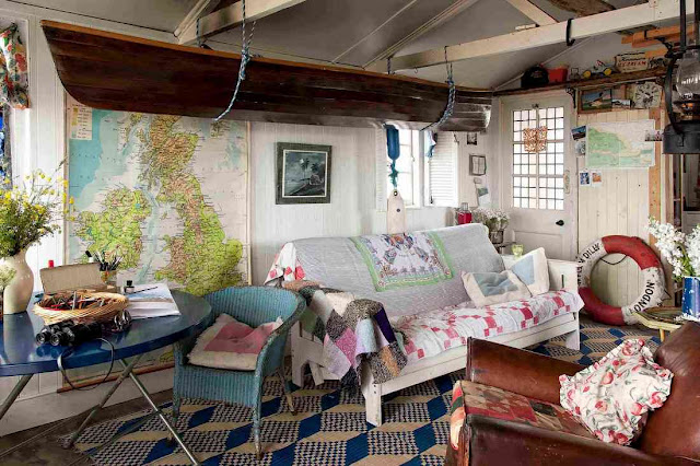 Blue and Red Rustic Beach House - Panda's House